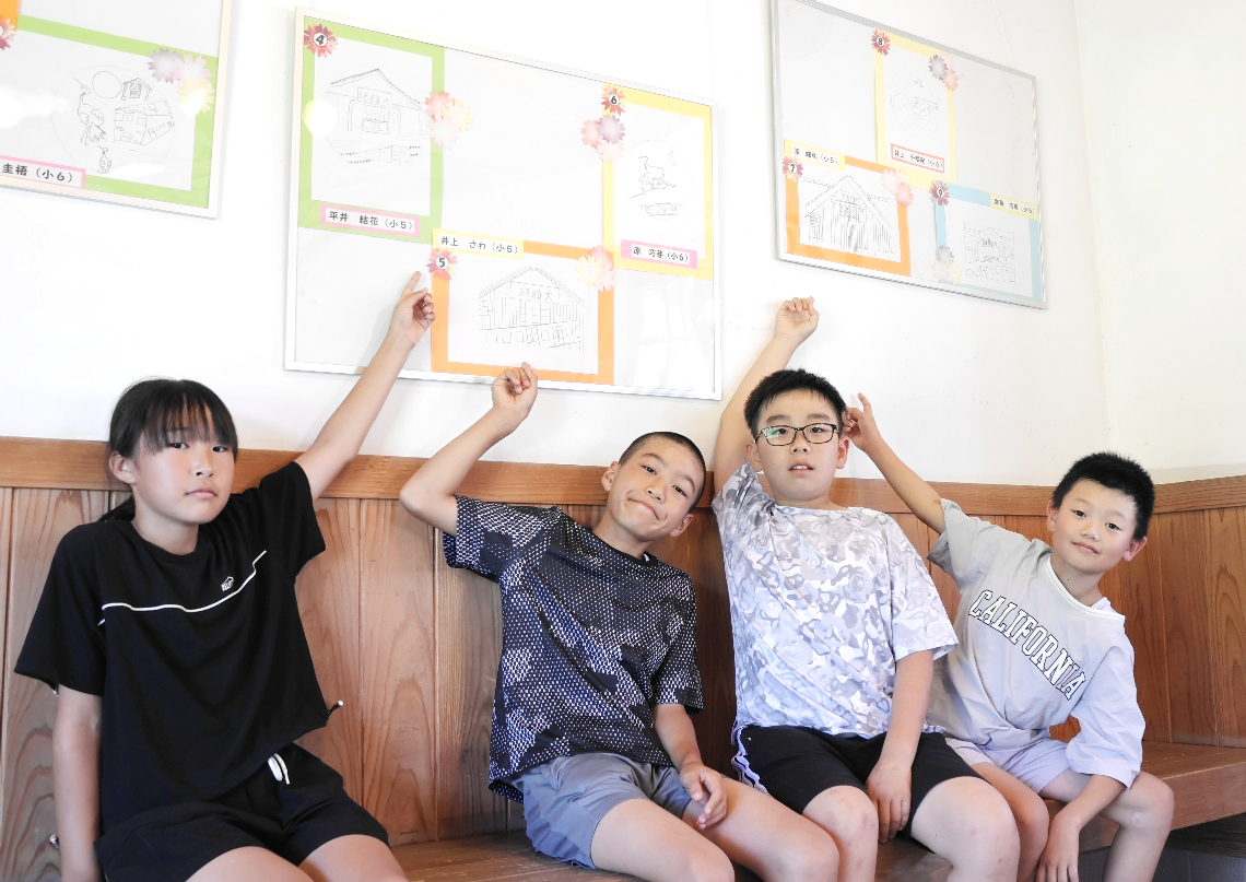 日田市大明小児童が旧大鶴駅舎のスタンプ描く 「来訪の思い出」投票でデザイン決定へ - 大分のニュースなら 大分合同新聞プレミアムオンライン Gate